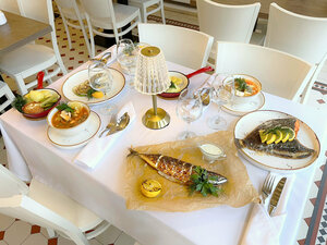 Rotonda (Proletarskaya Street No:30), restoran  Kronstadt'tan