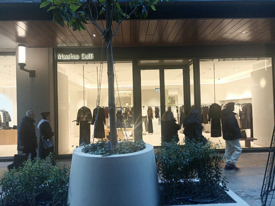 Giyim mağazası Massimo Dutti, İstanbul, foto