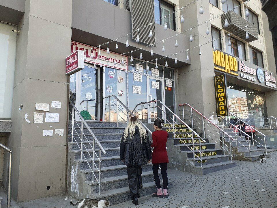 Kozmetik ve parfümeri mağazaları Süslü, Bakü, foto