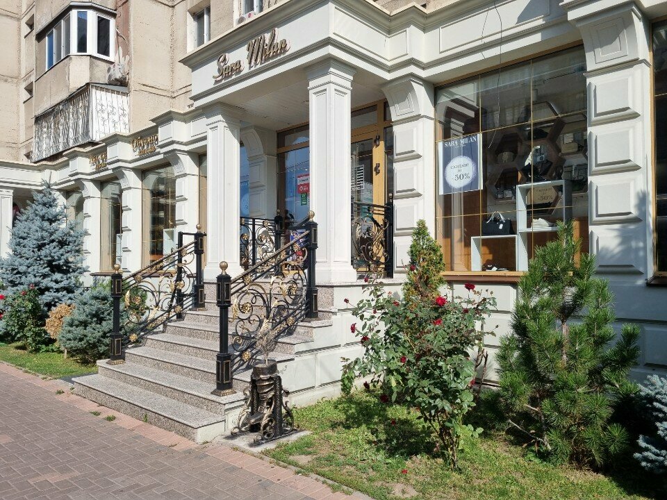 Ayakkabı mağazaları Sara. Milan, Almatı, foto