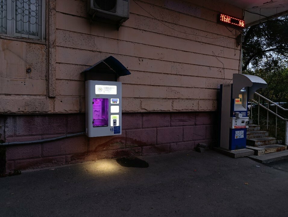 Su otomatı Zhivaya voda, Almatı, foto
