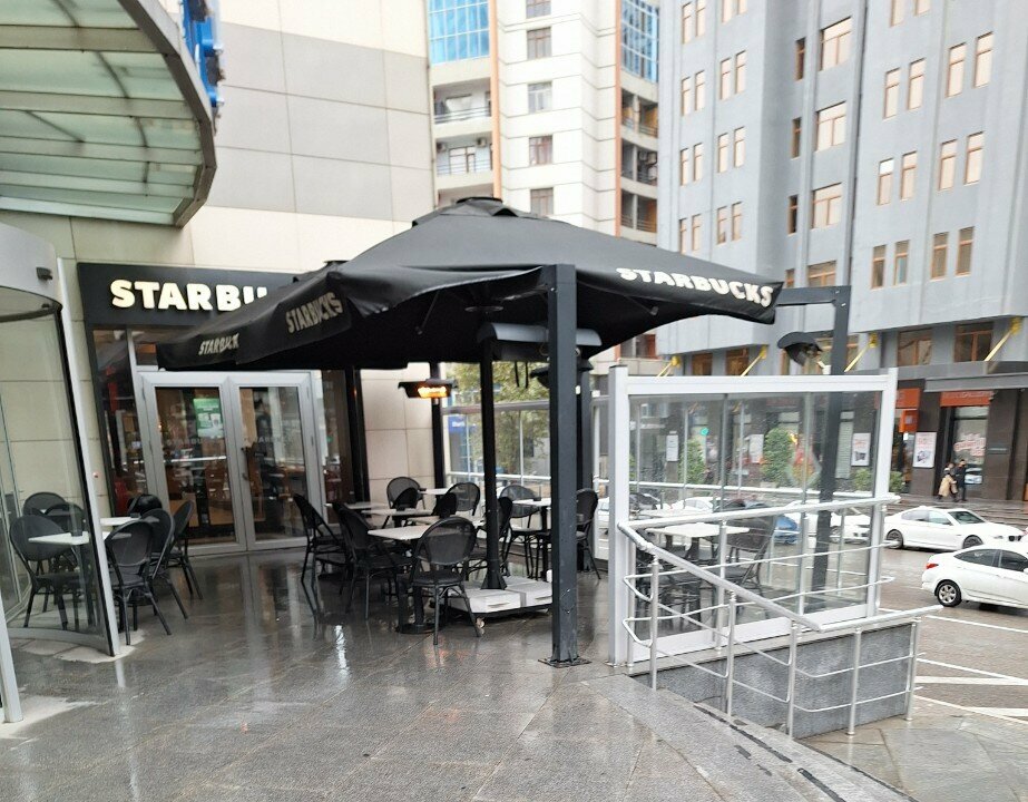 Kahve dükkanları Starbucks, Bakü, foto