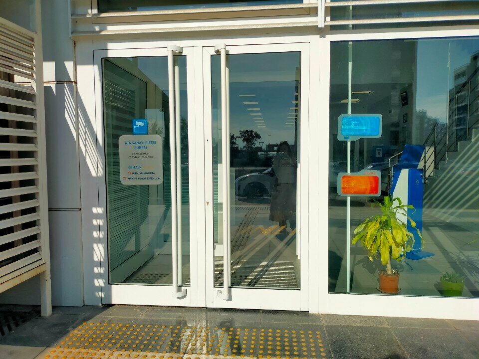 Banka Halkbank Ata Sanayi Sitesi Şube, İzmir, foto