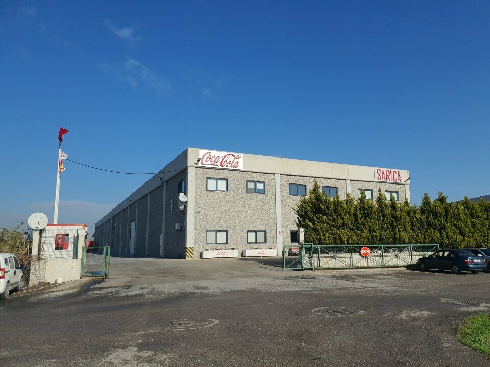 Ticaret merkezleri Sarıca Mesrubat Coca-Cola İcecek Bayi, İzmir, foto