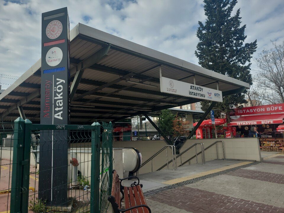 Tren istasyonu Ataköy Tren İstasyonu, İstanbul, foto