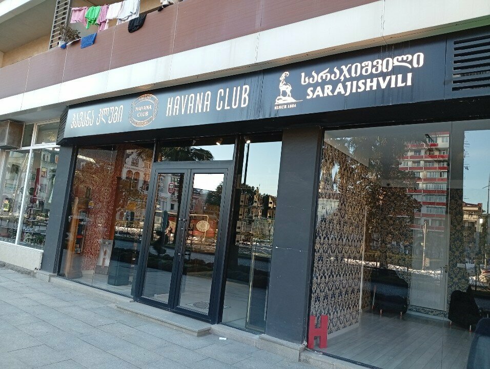 Tütün, sigara mağazaları Habanos, Batum, foto
