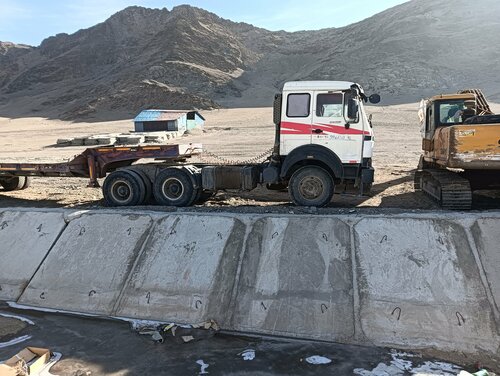 Benzin istasyonu Risjan, Ulgii, foto