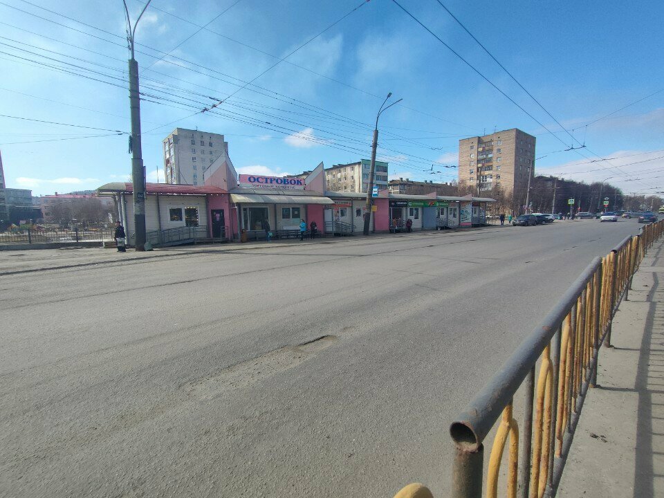 Alışveriş merkezleri Ovoshchi-frukty, Murmansk, foto