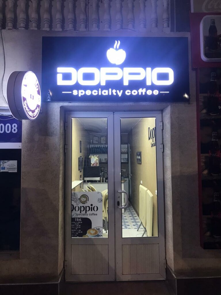 Kahve dükkanları Doppio Specialty Coffee, Semerkant, foto