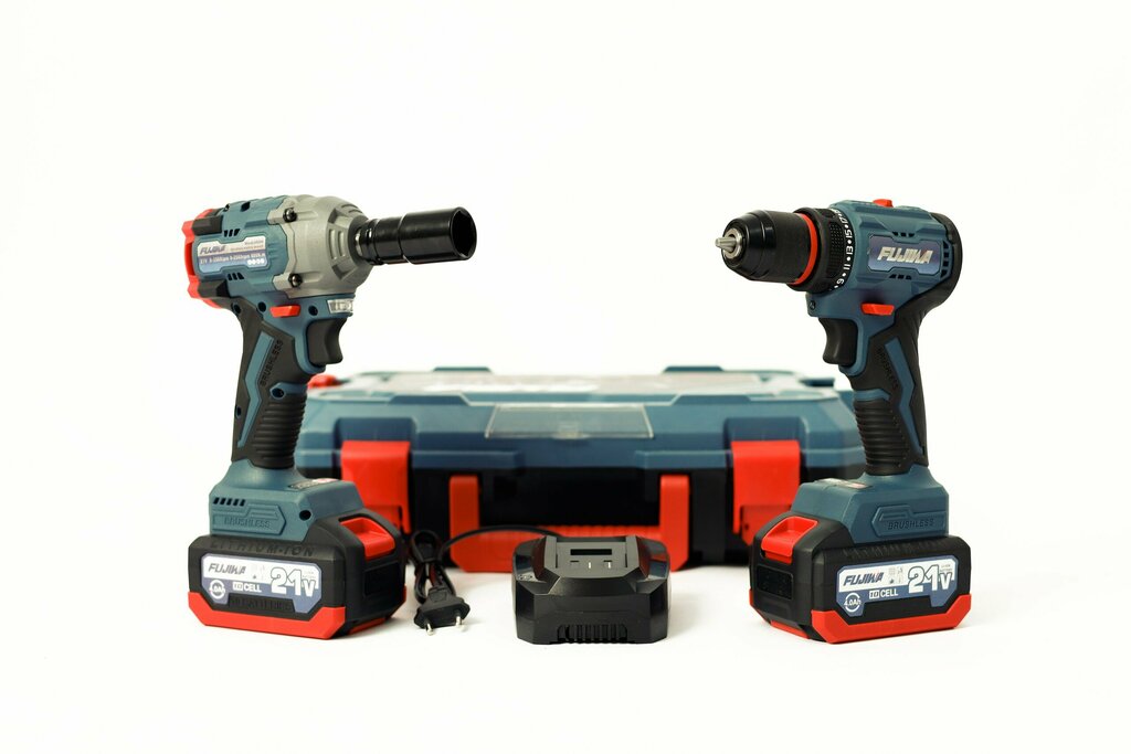 Elektrik ve benzinle çalışan aletler Мир Инструментов, Moskova, foto