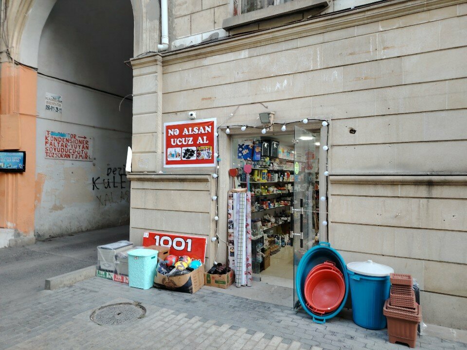 Mini-market Nə alsan ucuz al, Bakü, foto