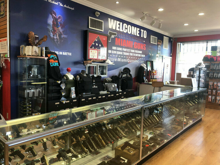 Silah ve koruma ürünleri Miami Guns & Range, La Paz, foto