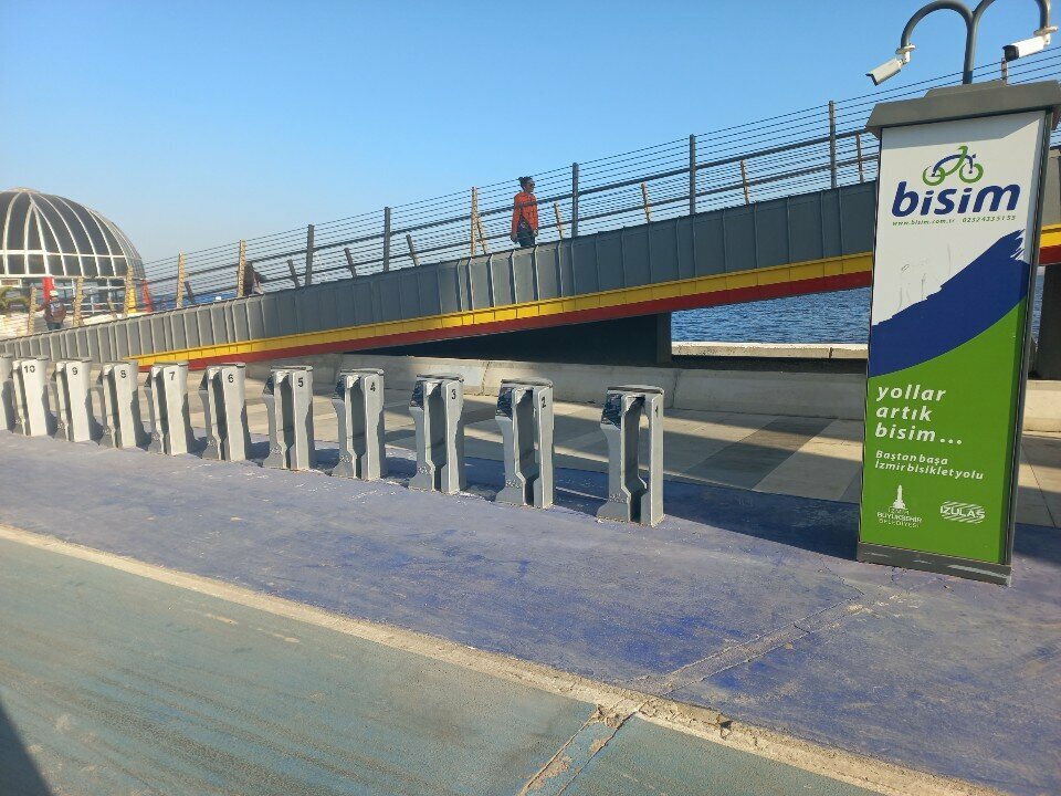 Bisiklet kiralama Göztepe Köprü, İzmir, foto