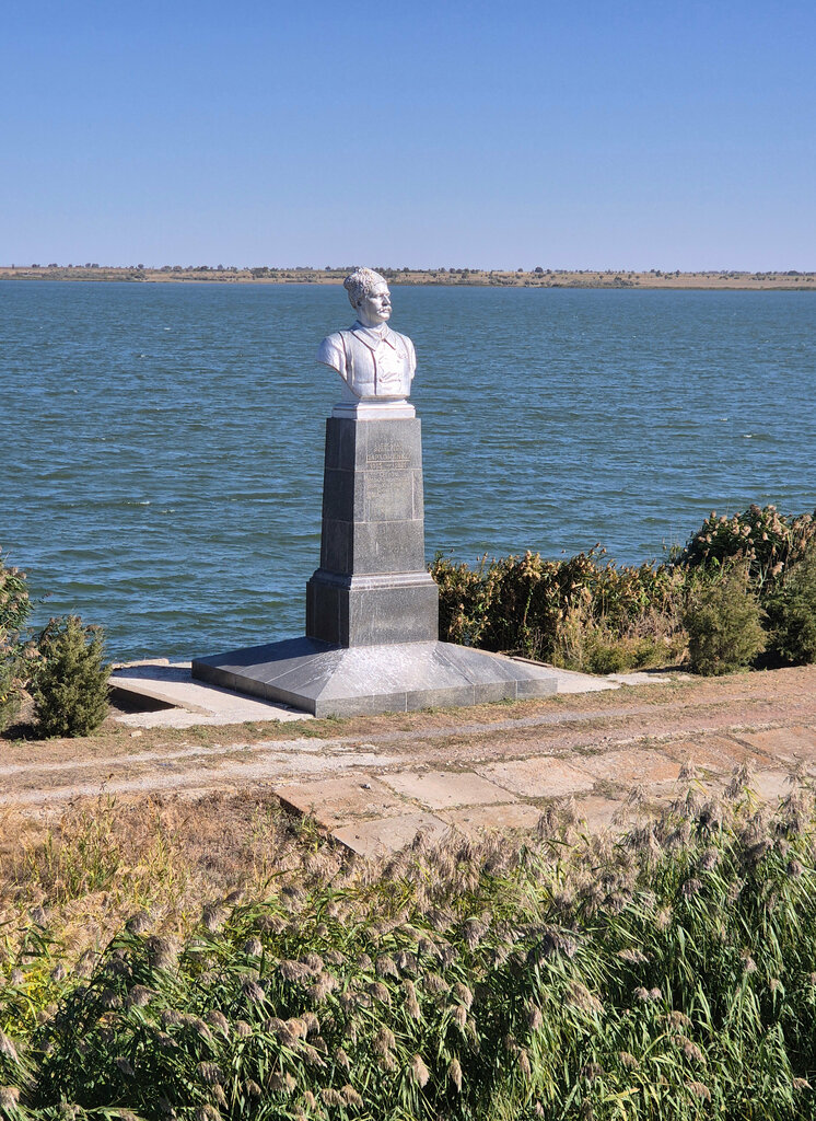 Anıt, heykel А.Я. Пархоменко, Volgogradskaya oblastı, foto