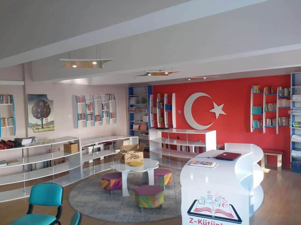 Ortaokul Kudret Demir Ortaokulu, Salihli, foto