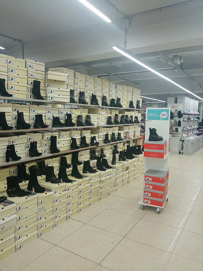 Ayakkabı mağazaları Kari, Petropavlovsk, foto