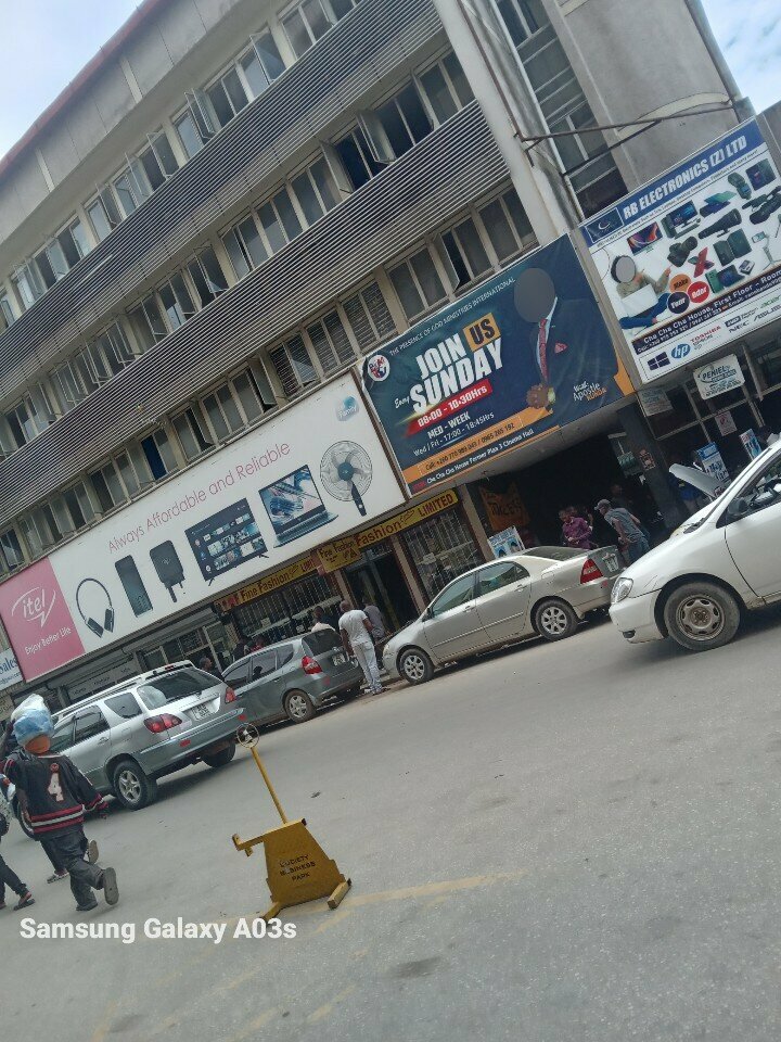 Cep telefonu aksesuarları Mobile Monsters, Lusaka, foto