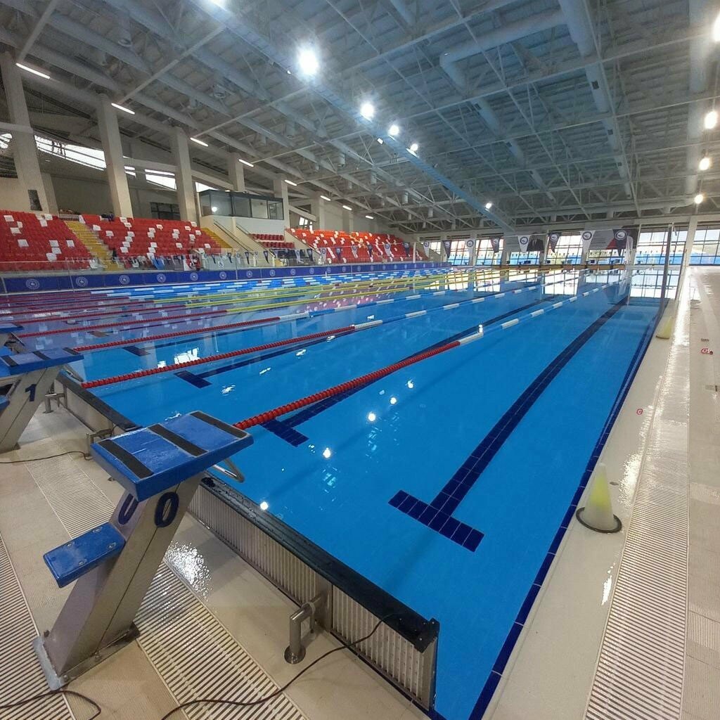 Yüzme havuzları Karaçayır Olimpik Yüzme Havuzu, Bolu, foto