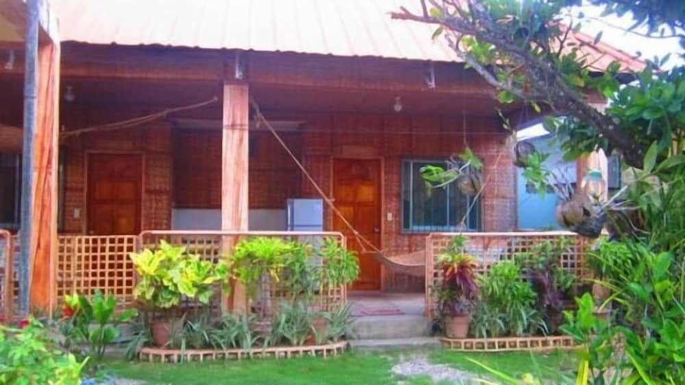 Otel Merly's Place Cottages, , foto
