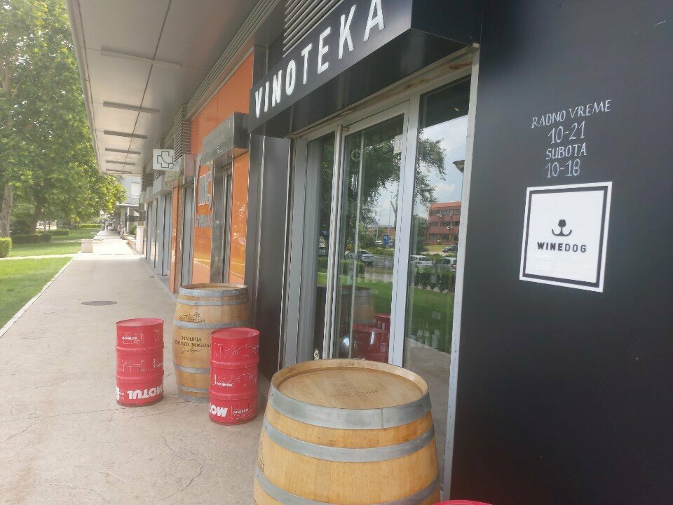 Alkollü içecekler Winedog, Belgrad, foto