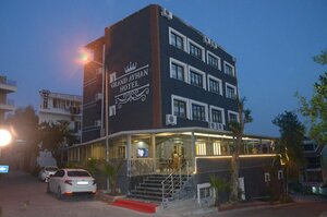 Grand Ayhan Hotel (Aydın, Kuşadası, Kadınlar Denizi Mah., Muharrem Candaş Sok., 16), otel  Kuşadası'ndan