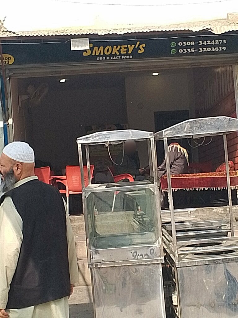 Restoran Smokey barbeque and fast food, Karaçi, foto