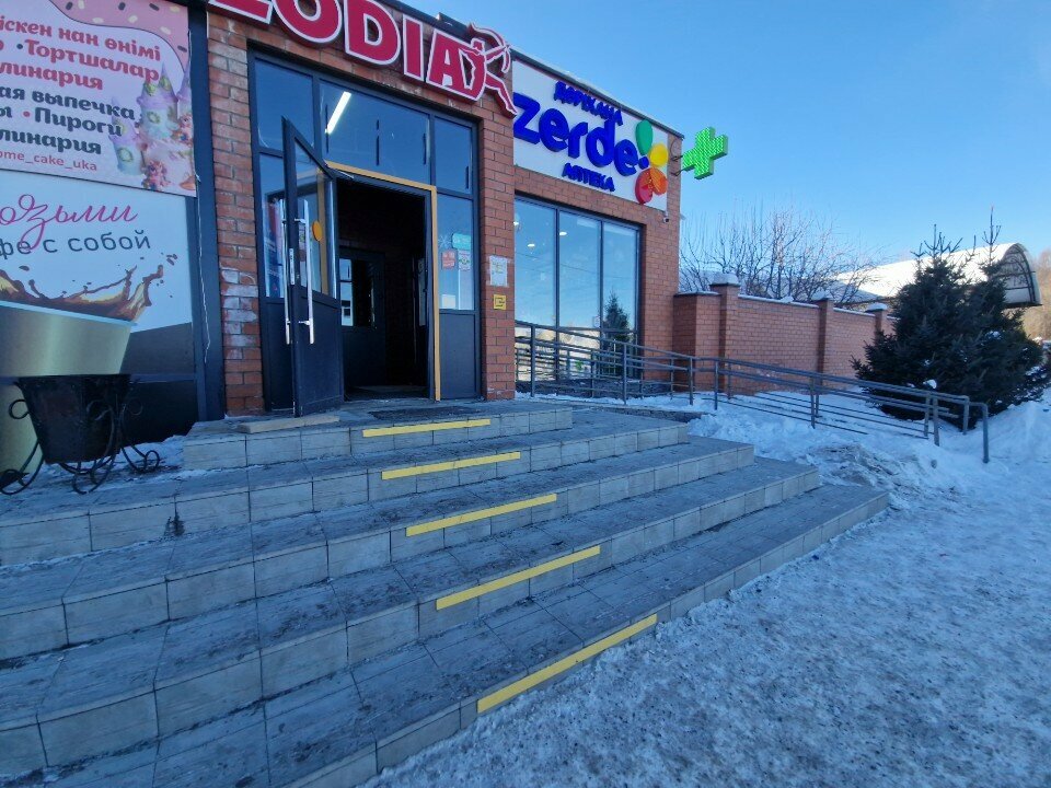 Parsel otomatı Kaspi Postomat, Öskemen (Ust‑Kamenogorsk), foto