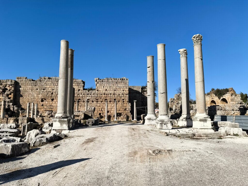 Turistik yerler Perge Antik Kenti Bazilika, Antalya, foto