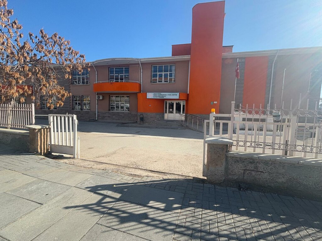 Eğitim merkezleri Süha Alemdaroğlu Eğitim Uygulama Okulu, Ankara, foto