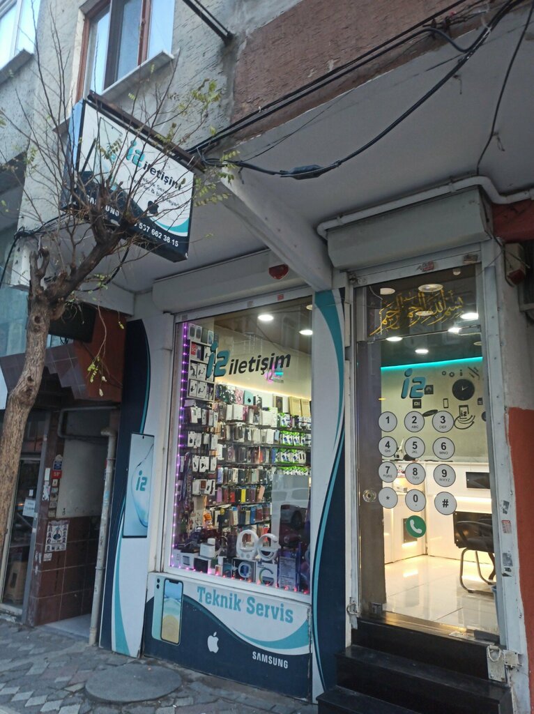 Cep telefonu ve aksesuarları satış mağazaları İz İletişim, İstanbul, foto