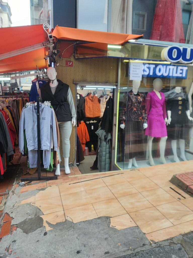 Giyim mağazası First Outlet, İstanbul, foto