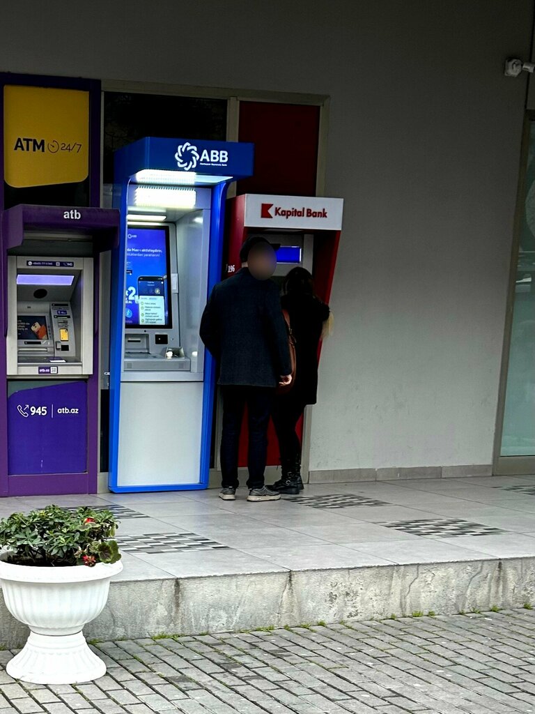 ATM'ler Kapital Bank ATM, Bakü, foto