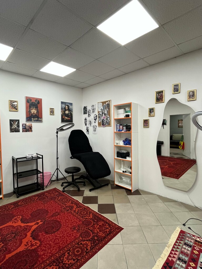 Dövmeciler Uzzz Studio, Moskova, foto