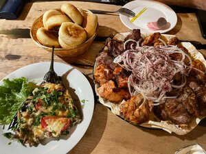 Restoran Ash-Baz (prospekt Imama Shamilya No:14Б, gorod Kizilyurt), restoran  Kızılyurt'tan