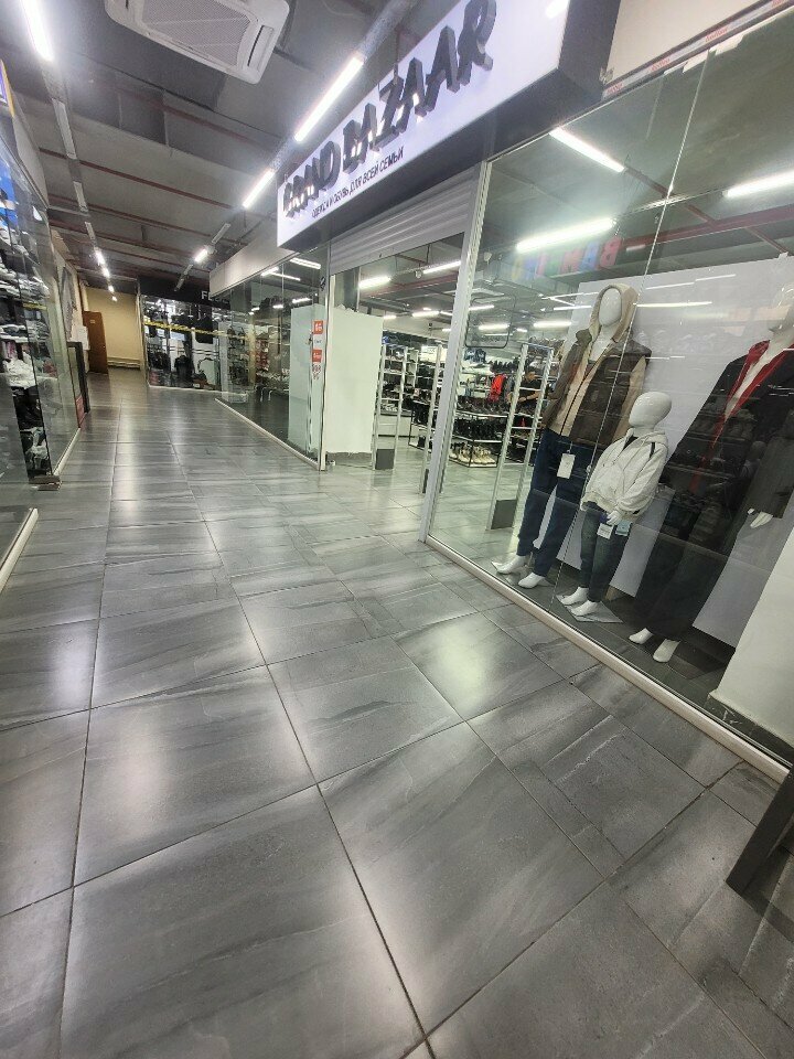 Giyim mağazası Grand Bazaar, Semey, foto