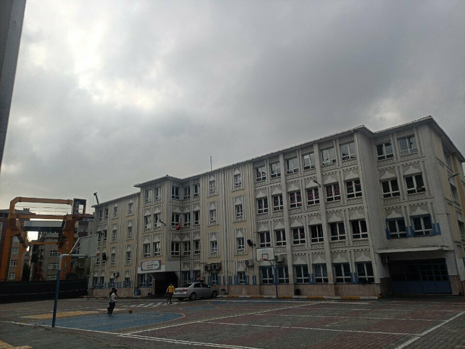 Ortaokul Hoca Ahmet Yesevi Ortaokulu, İstanbul, foto