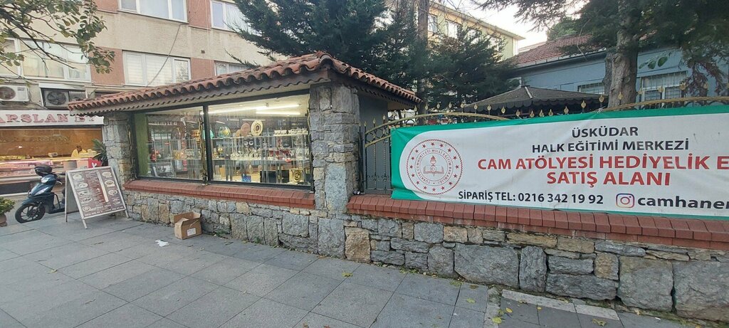 Hediyelik eşya mağazaları Üsküdar Halk Eğitim Merkezi Cam Atölyesi Hediyelik Eşya Satış Alanı, İstanbul, foto