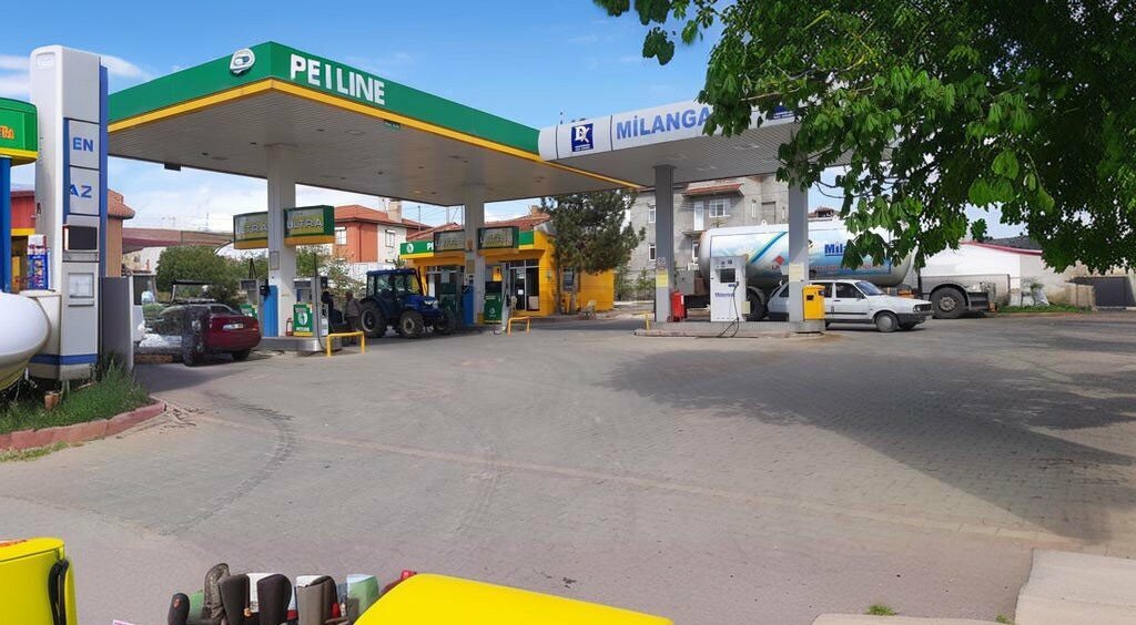 Benzin istasyonu Petline, Altıntaş, foto