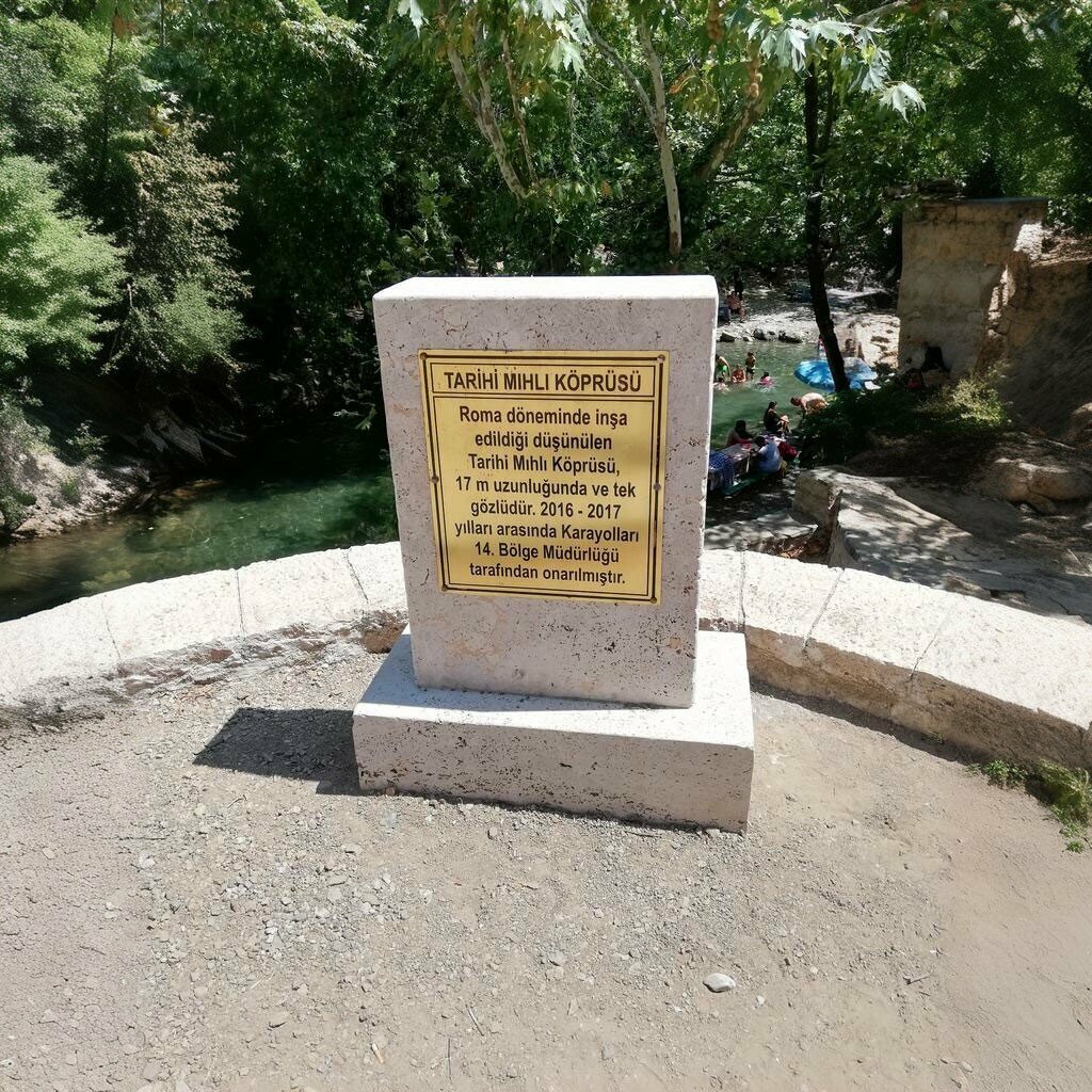 Turistik yerler Mıhlı Çayı Taş Köprü, Ayvacık, foto