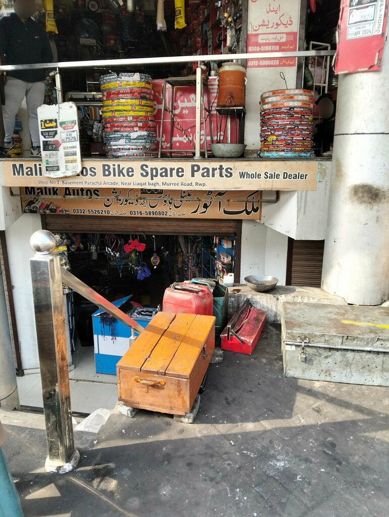 Otomobil servisi Malik Autos, Rawalpindi, foto