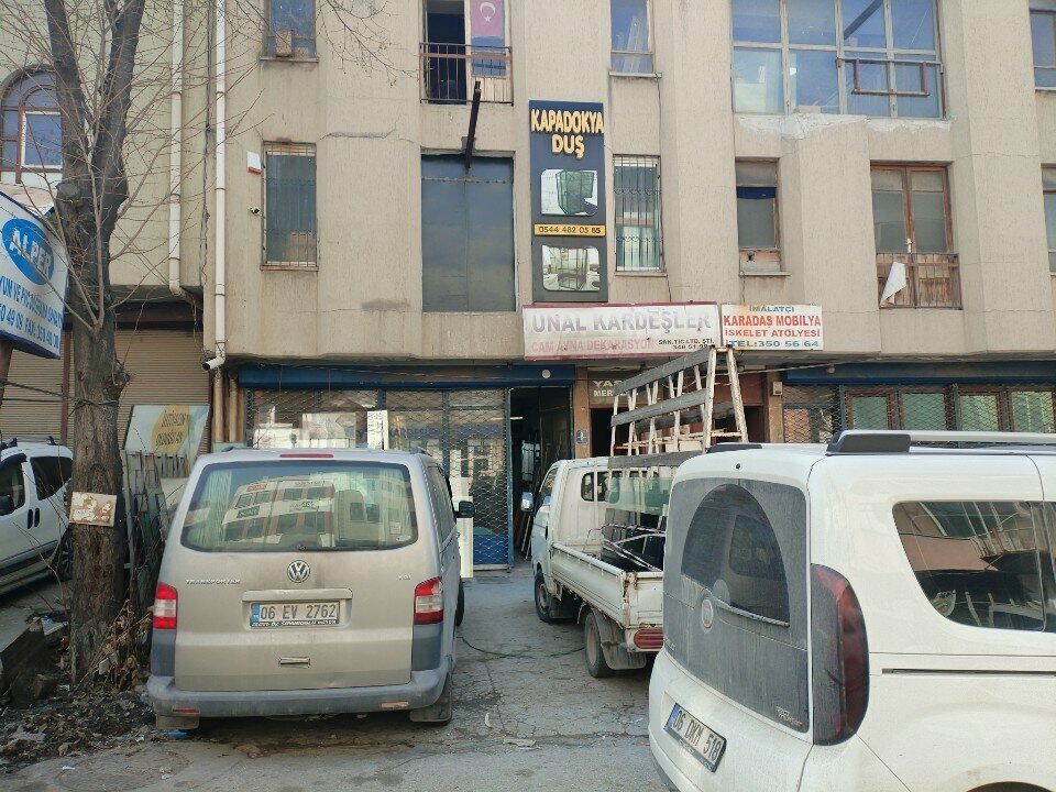 Cam ve cam ürün üreticisi Ünal Kardeşler Cam & Ayna, Ankara, foto