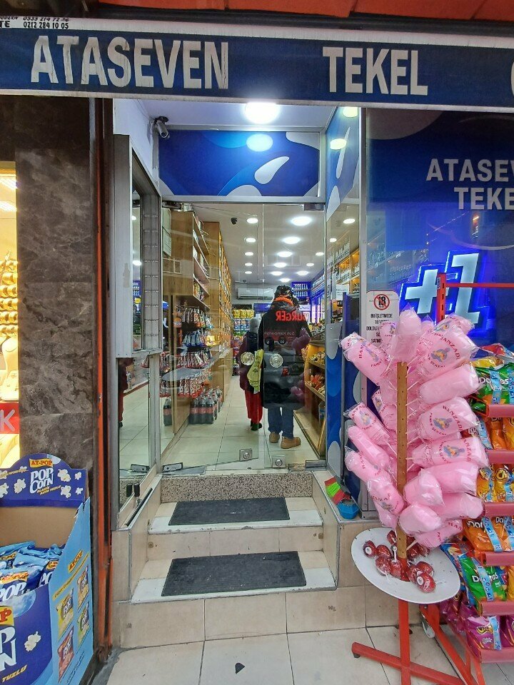 Bira dükkanı Ataseven Tekel Bayi, İstanbul, foto