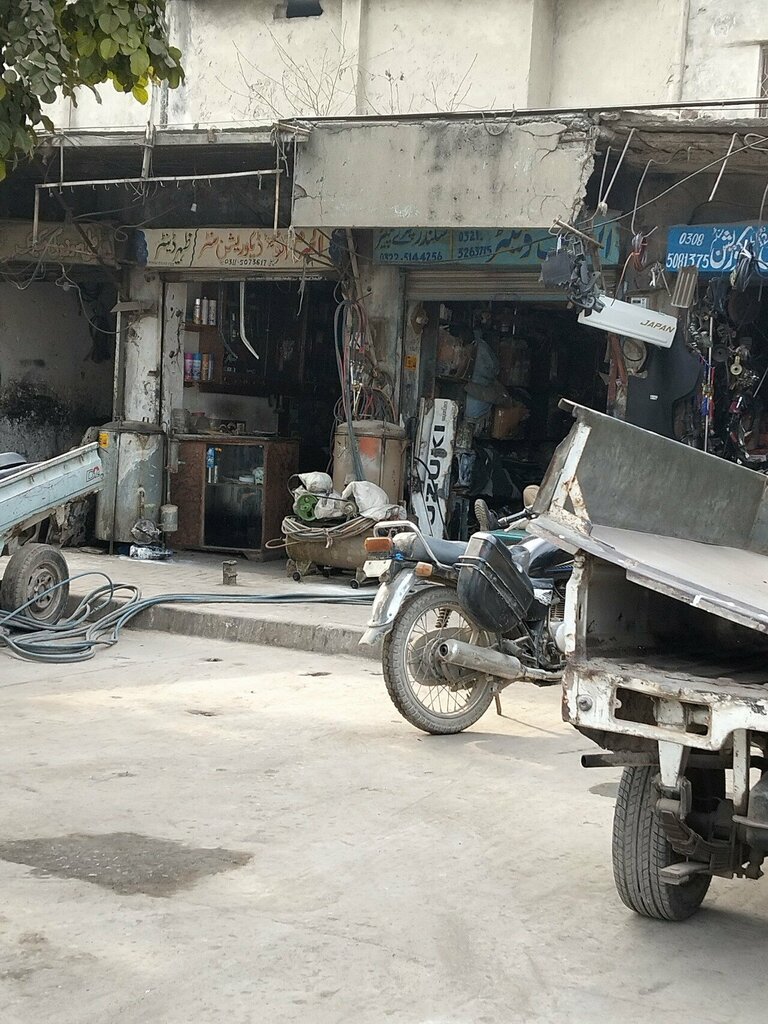 Otomobil servisi Altaf & Sons Auto, Rawalpindi, foto