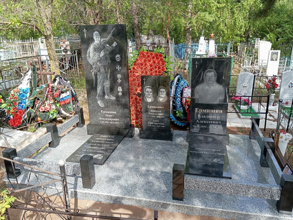 Heykel ve mezarlık taşı üreticileri Karelia Granit, Samara, foto