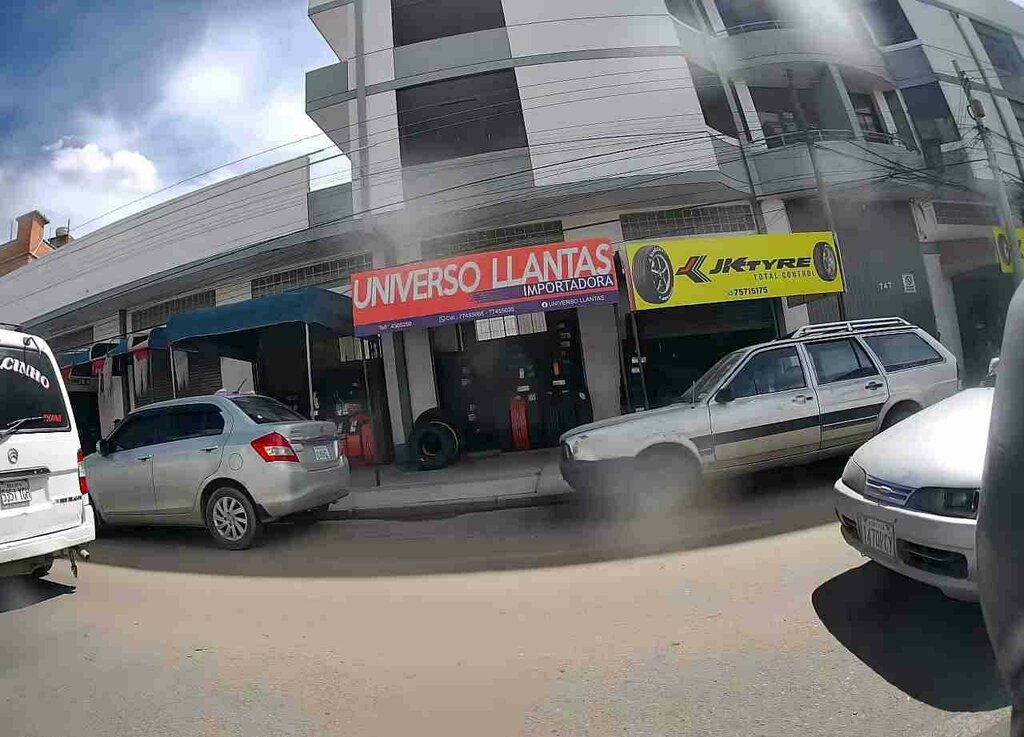 Motosiklet yedek parçaları Importadora Badra S. R. L., Cochabamba, foto