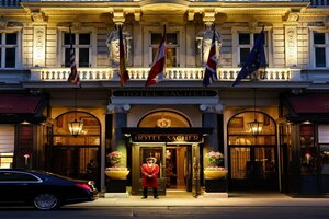 Hotel Sacher (Philharmonikerstraße No:4, Wien, Vienna), otel  Viyana'dan