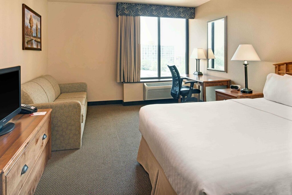 Otel Ramada Plaza by Wyndham Omaha, Omaha, foto