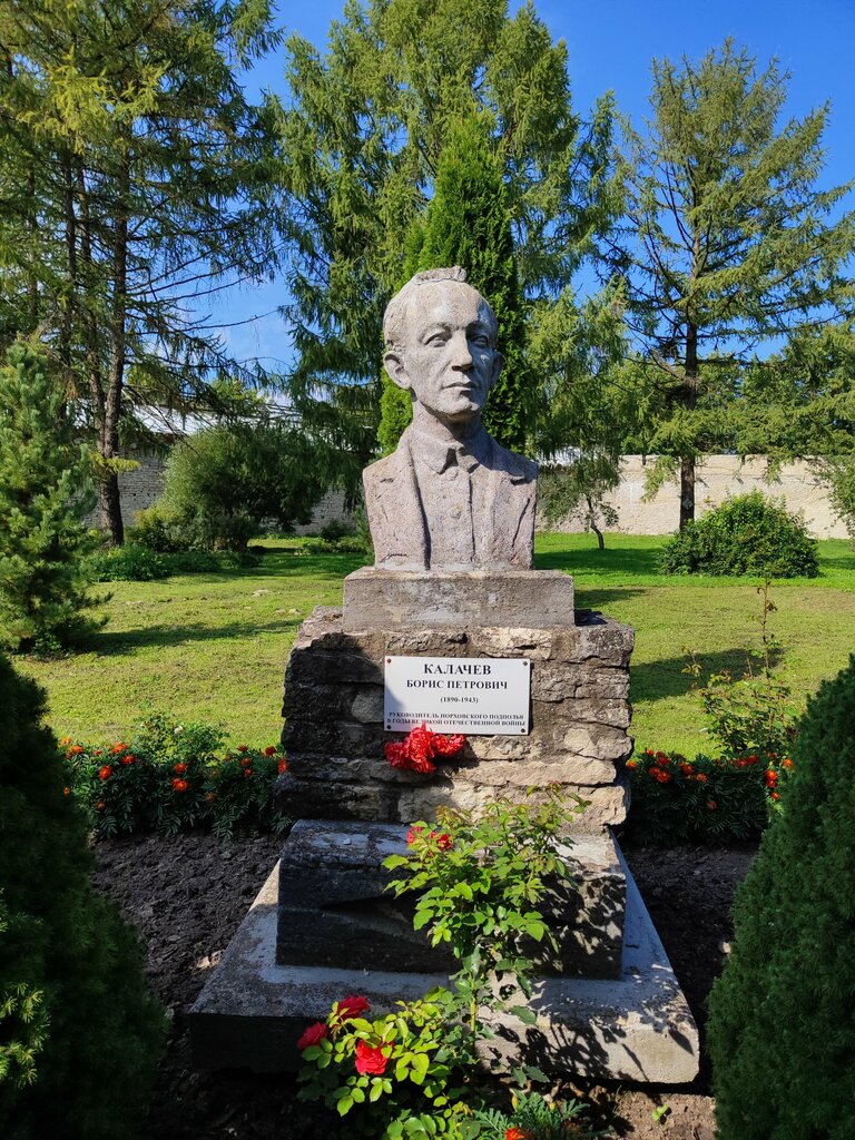 Anıt, heykel Б.П. Калачёв, Porhov, foto