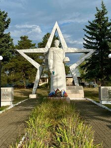 Братская могила и памятник героям-землякам, погибшим в годы Великой Отечественной войны (Kaluga Region, Peremyshlskiy rayon, selskoye poseleniye Korekozevo, selo Korekozevo), anıt, heykel  Kalujskaya oblastından