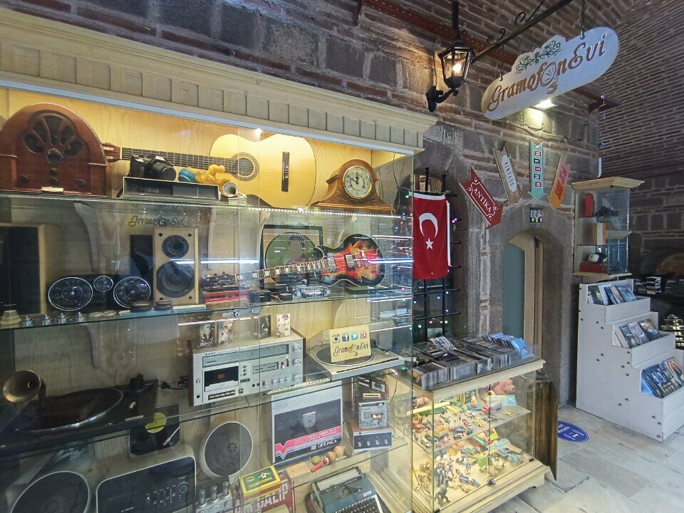 Antikacı dükkanları Gramofon Evi, İzmir, foto